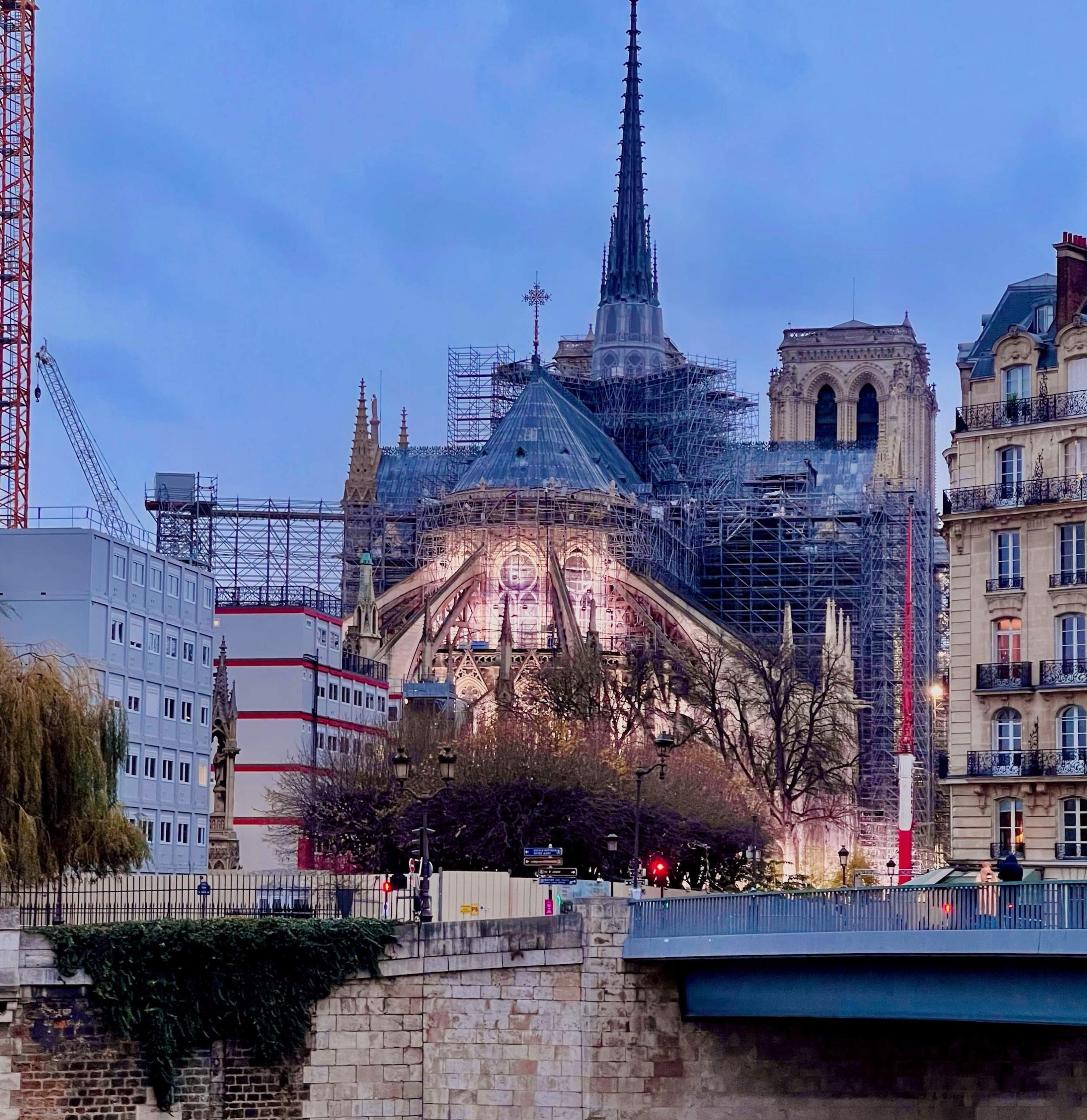 Notre-Dame a aussi un peu de savoir-faire des tailleurs de pierre ...